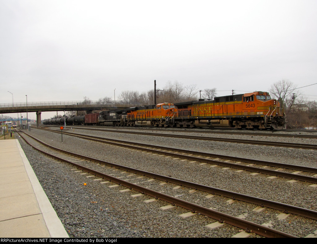 BNSF 5643 and 6797